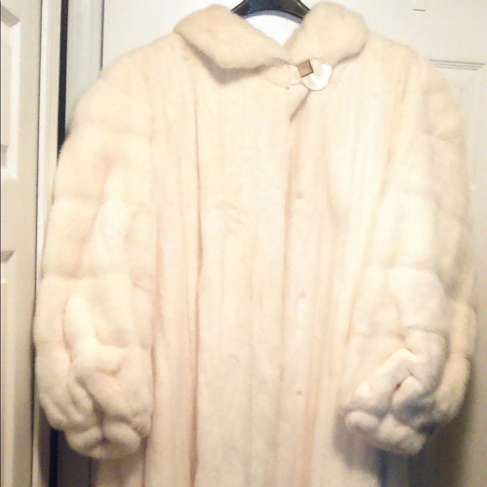 White Mink Fur Coat! - Gem